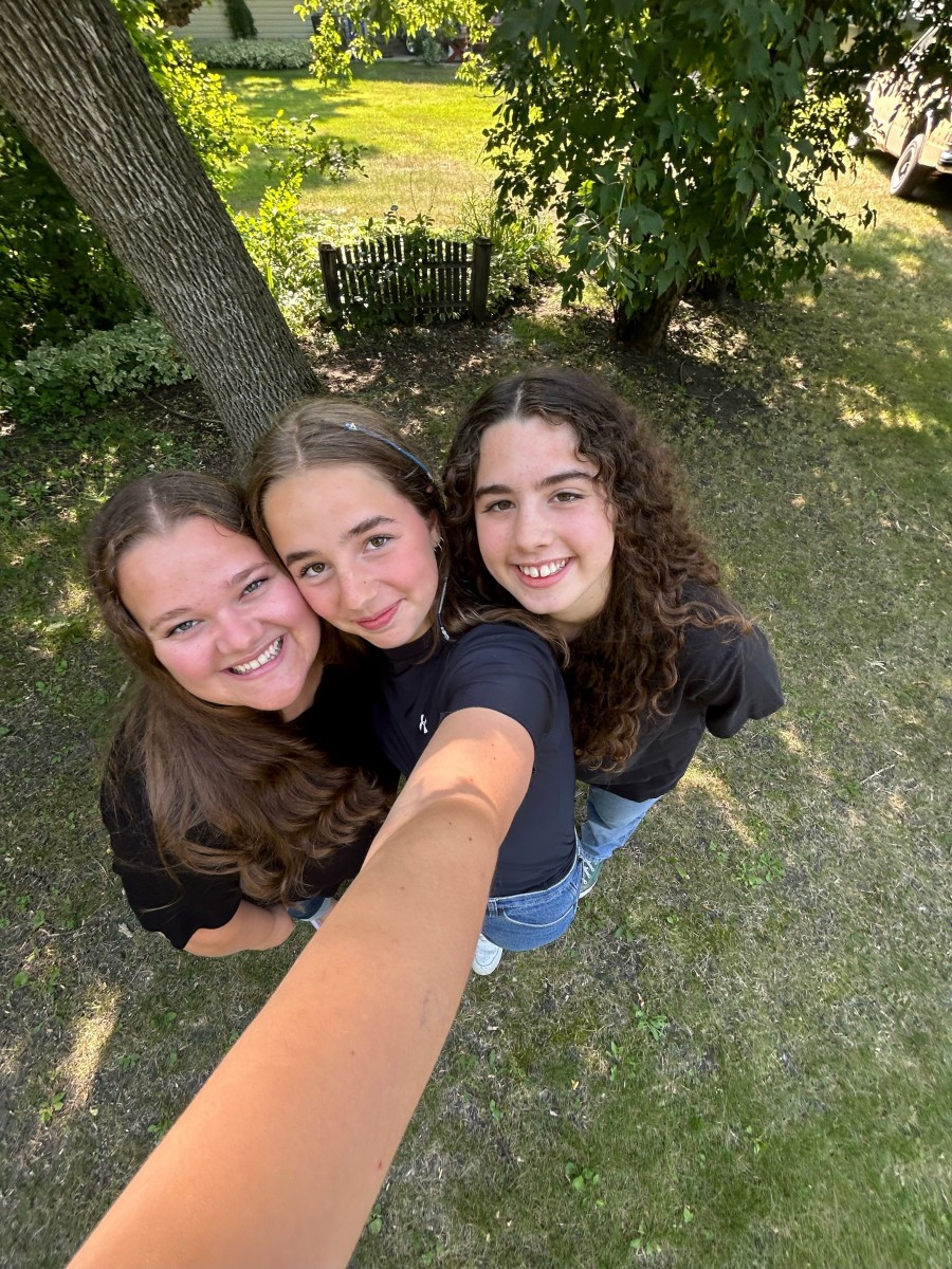 "Saturday Night Live" 3 out of 4 Strings — Morden Corn & Apple Festival